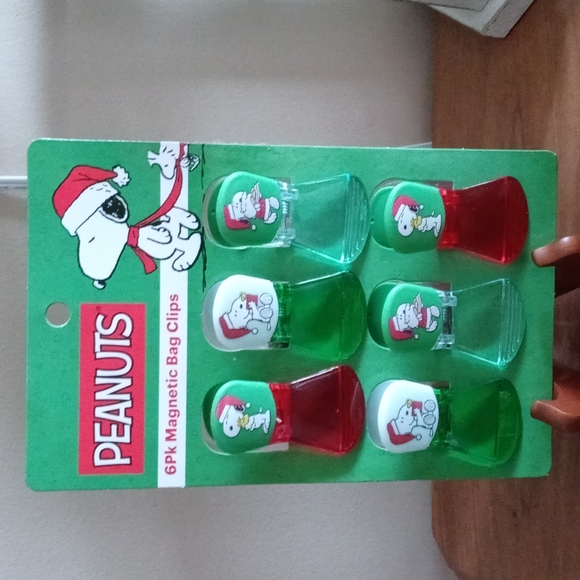 Peanuts | Kitchen | Snoopy Christmas Chip Clips | Poshmark